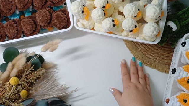 Извязываю остатки пряжи. И снова подарочки)