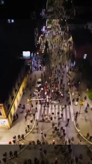 Массовые протесты в Сербии переросли в столкновения с полицией.