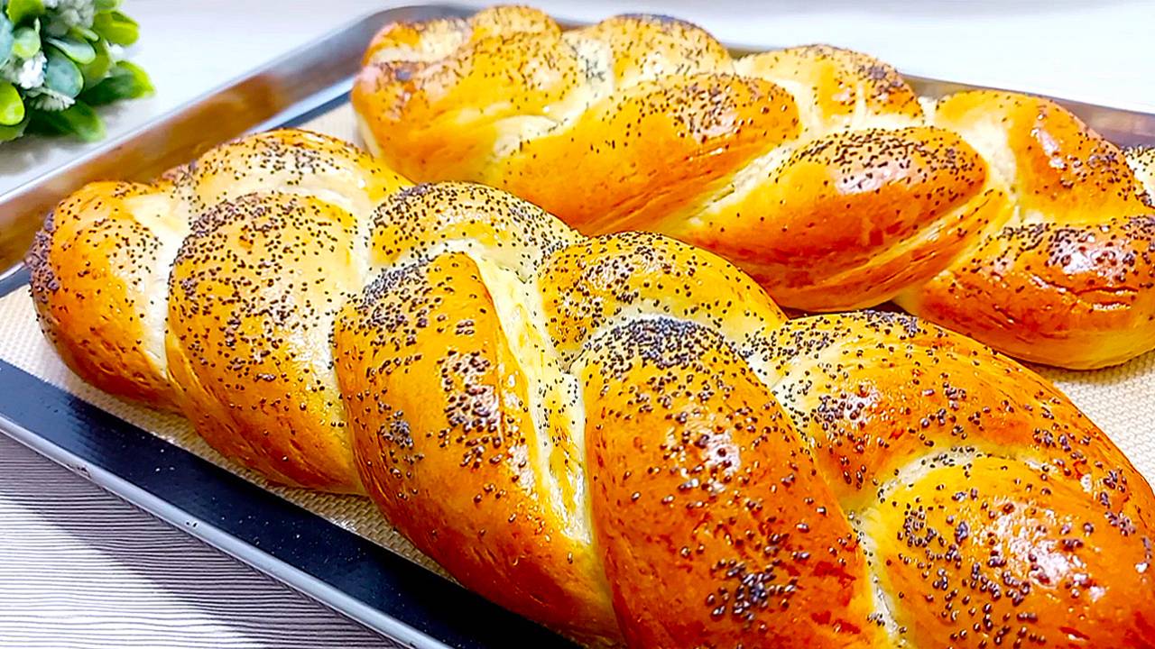 Пышный батон с маком на завтрак! Невероятно вкусный рецепт!