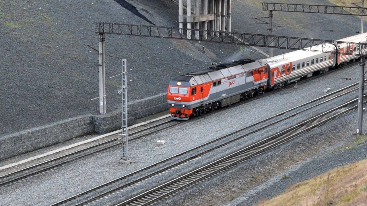 Тепловоз ТЭП70БС-186 с поездом "Восток".