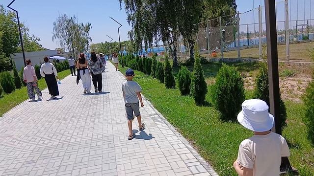 Чолпон-Ата Иссык-куль, красивая аллея на набережной, набережная, фантан