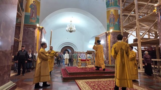 Божественная литургия в Успенском соборе Ярославля