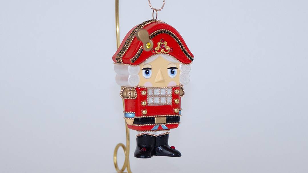 Елочная игрушка из фарфора "Щелкунчик".