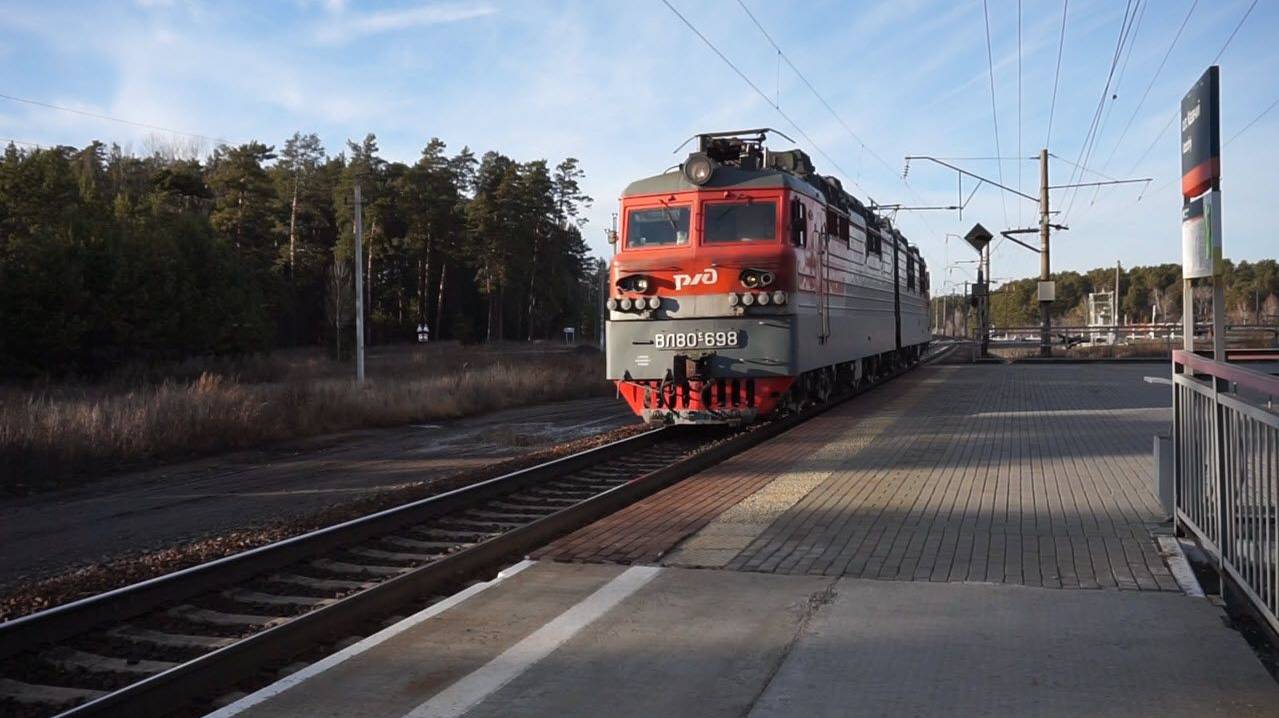 Электровоз ВЛ80С-698 одиночкой.