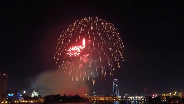 Салют на день города 16 августа 2025 Екатеринбург Классный фейерверк.