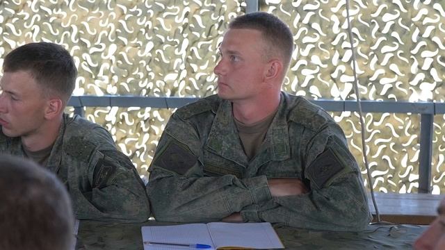 Лейтенанты выпускники военных вузов 2025 г. изучают опыт СВО на полигоне ЮВО Волгоградской области