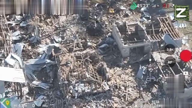 Боец с позывным "Лоза"В деревне Бурлатское, ДНР Остался один живой, зачистил 2 улицы