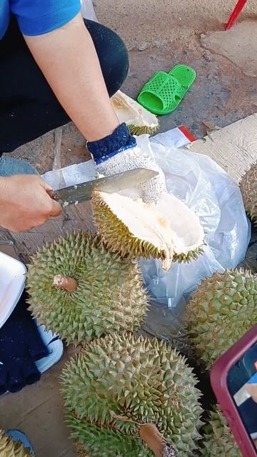 Покупаем дуриан в Нячанге 2025