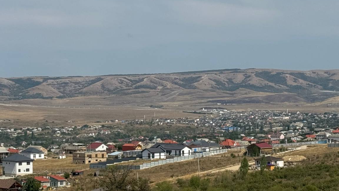 Осмотр земельного участка рядом  с лесом в с. Пионерское, ул. Балаклавская, 1,3 км от трассы! Крым