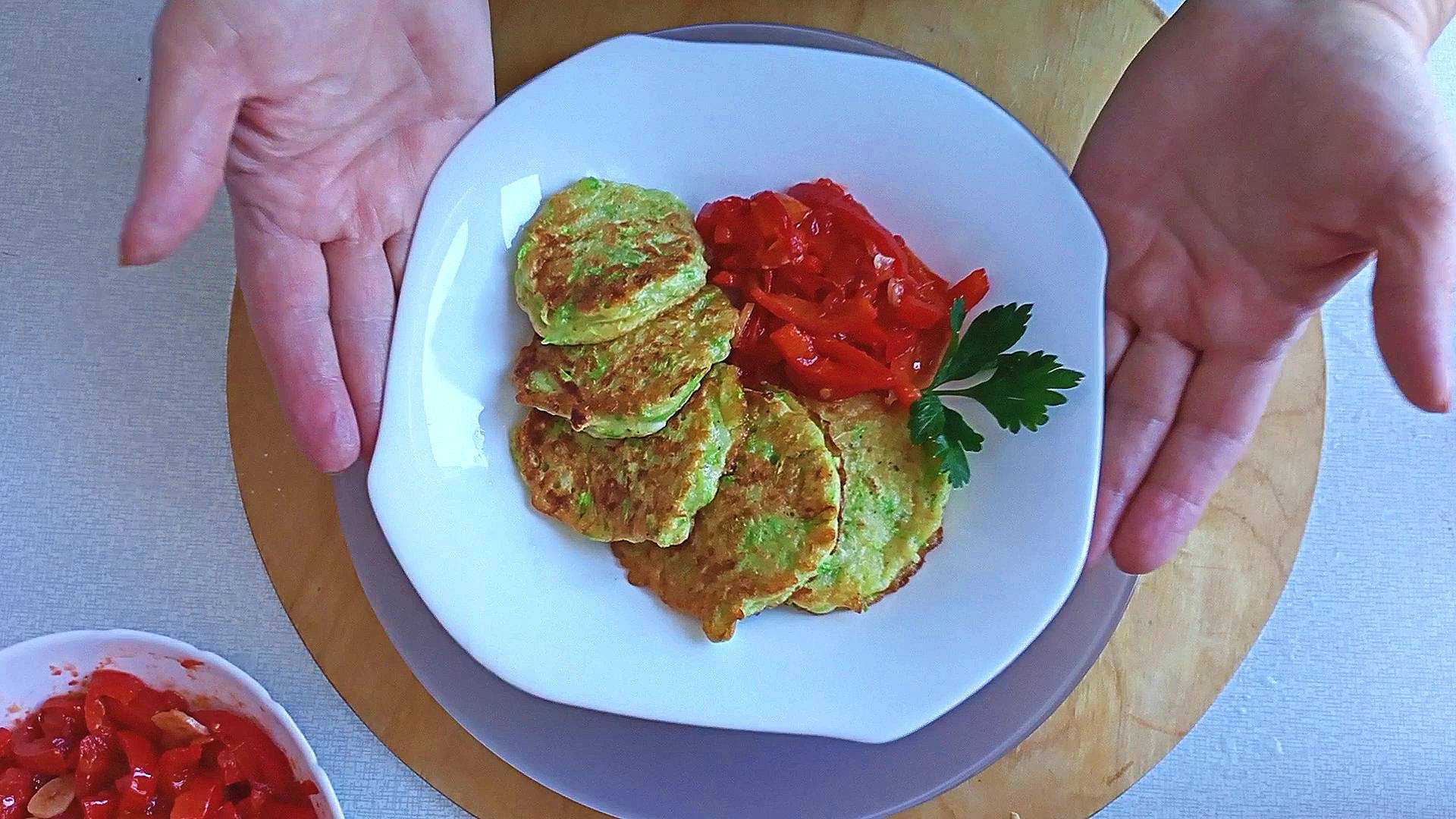 Кабачковые оладьи  Мой рецепт + соус из сладкого перца Это просто