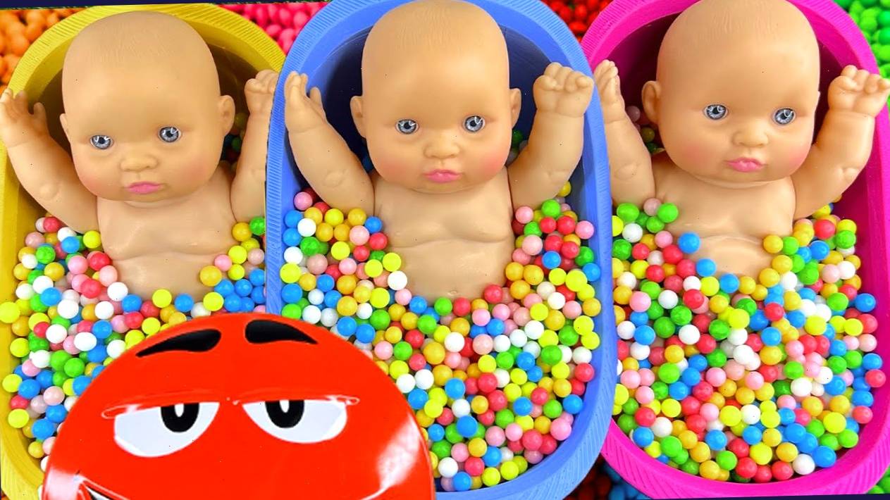 Мультики для детей. Смешиваем шарики и конфеты M&M's. Смотреть онлайн для детей и малышей Залипалки