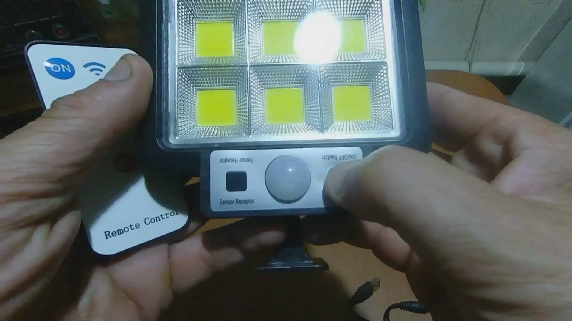 Светодиодная лампа на солнечной батареи.