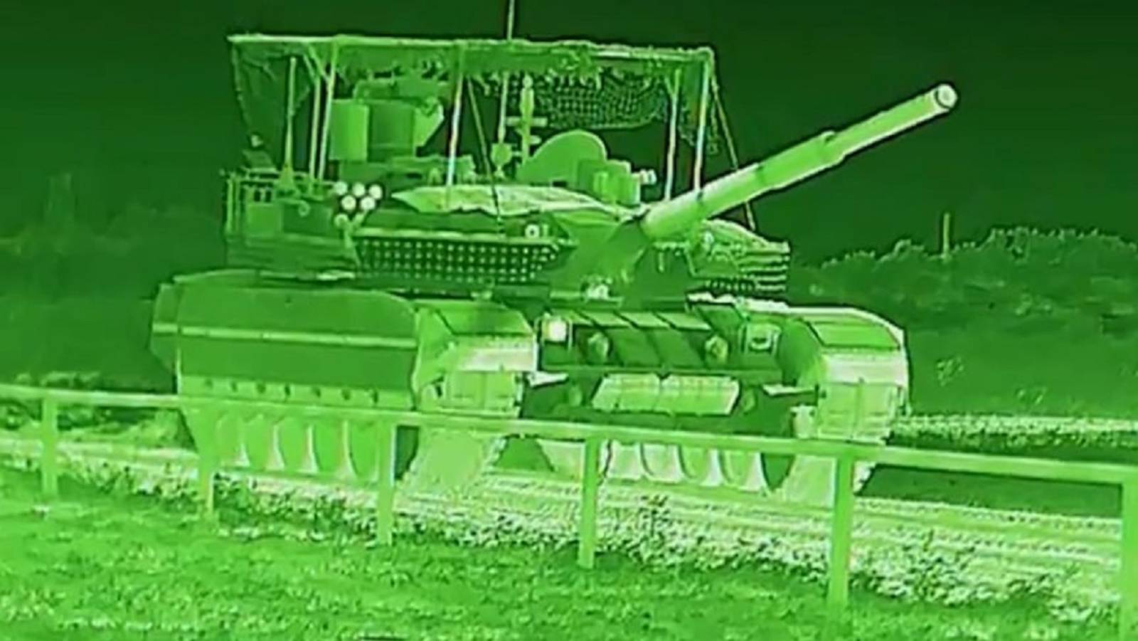 Ночные стрельбы танка Т-90 на полигоне ЮВО (видео) дальность боевых стрельб 2 км снаряды 125 мм