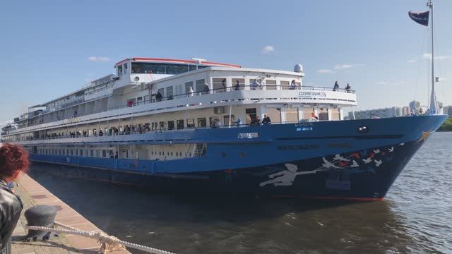 т/х МАЛЕНЬКИЙ ПРИНЦ отправляется из Москвы в Пермь