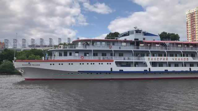 т/х ВАЛЕРИЙ ЧКАЛОВ - редкий гость в Москве