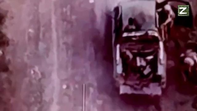 Наш FPV-дрон поражает пикап ВСУ с пехотой.Удар дроном по автомобилю. Кто то успел выпрыгнуть