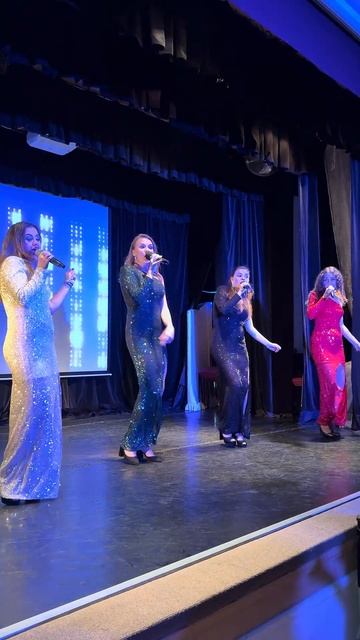 Тополиный пух на улицах и на сцене  #хит #концерт #живойзвук #праздник #кавергруппа #фьюжн_видео