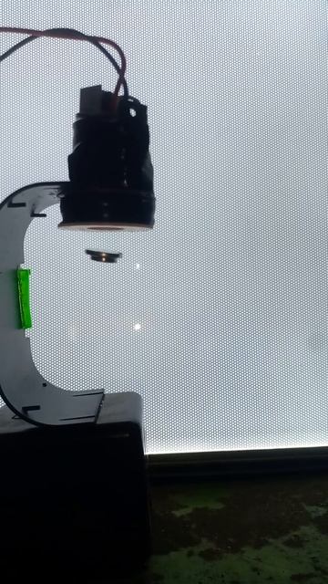 Левитация магнита в воздухе.