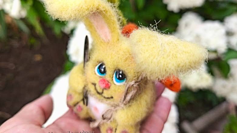 Карманная игрушка "Солнечный зайчик". Валяная игрушка.