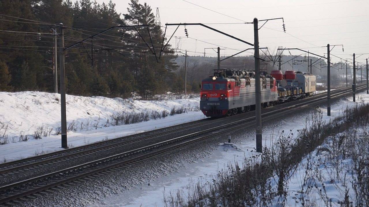 Электровоз ВЛ80С-836 с ремонтным поездом.