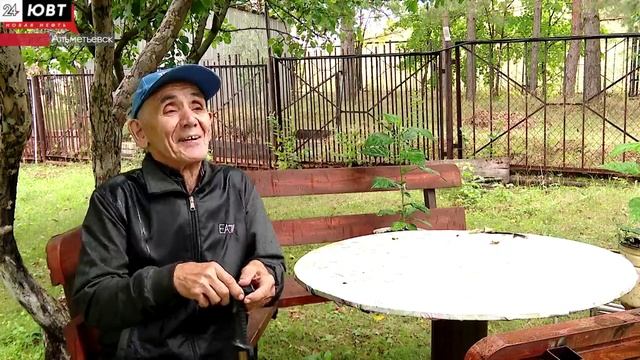 Альметьевец выращивает яблоки для бойцов СВО
