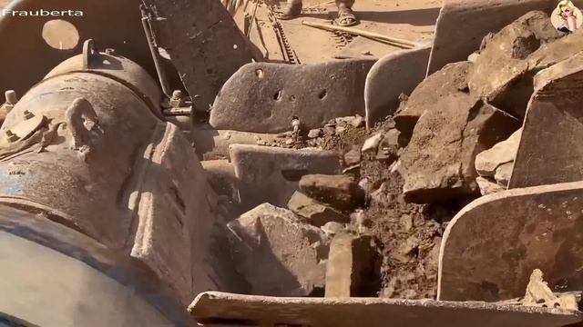 Строительство, дробление щебёнки