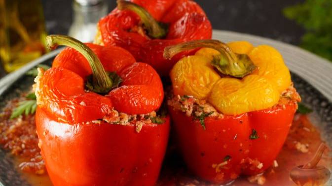 С дымком. ФАРШИРОВАННЫЕ ПЕРЦЫ С МЯСОМ И КОПЧЕНЫМ СЫРОМ