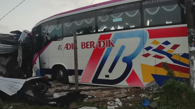 Попал в аварию.Из Мерсинга в Тайланд.