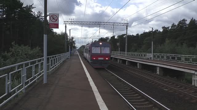 Автомотриса АЧ2-087 (ТЧЭ-2) следует по 2-му гл. пути.