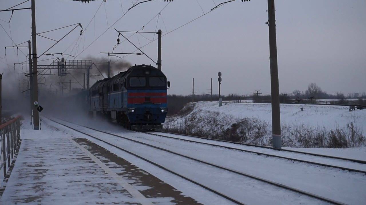 Тепловоз 2ТЭ116У-0046 с контейнерным поездом.