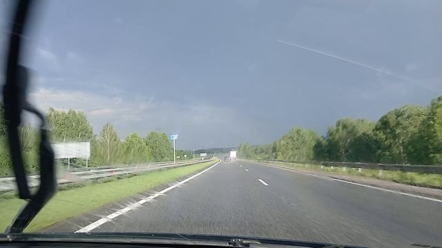 Едем с аэропорта Толмачево домой. Прилетели с Бишкека с поселка Манас, трасса, плохая погода