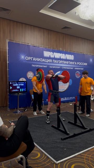 Экстремальный подъем на бицепс, 3 попытка, 90 кг. Неудачная попытка, я шагнул.