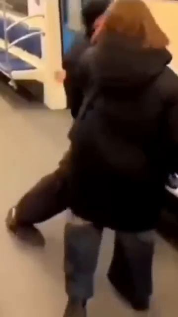 Девушка вырубила быдлана