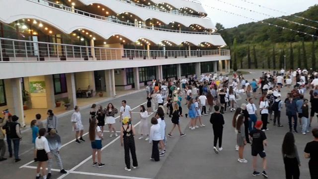 Танцы, дискотека - самое любимое развлечение детей в детском лагере.