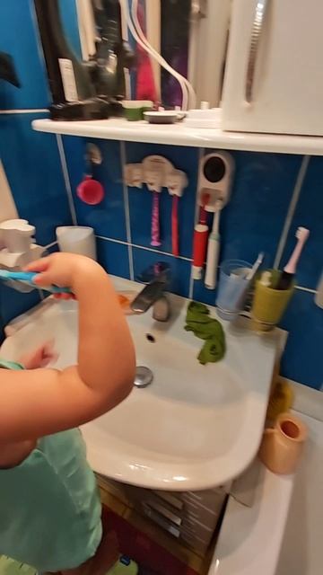 Моём руки! Чистим зубы! Настя. 2 года 5 месяцев