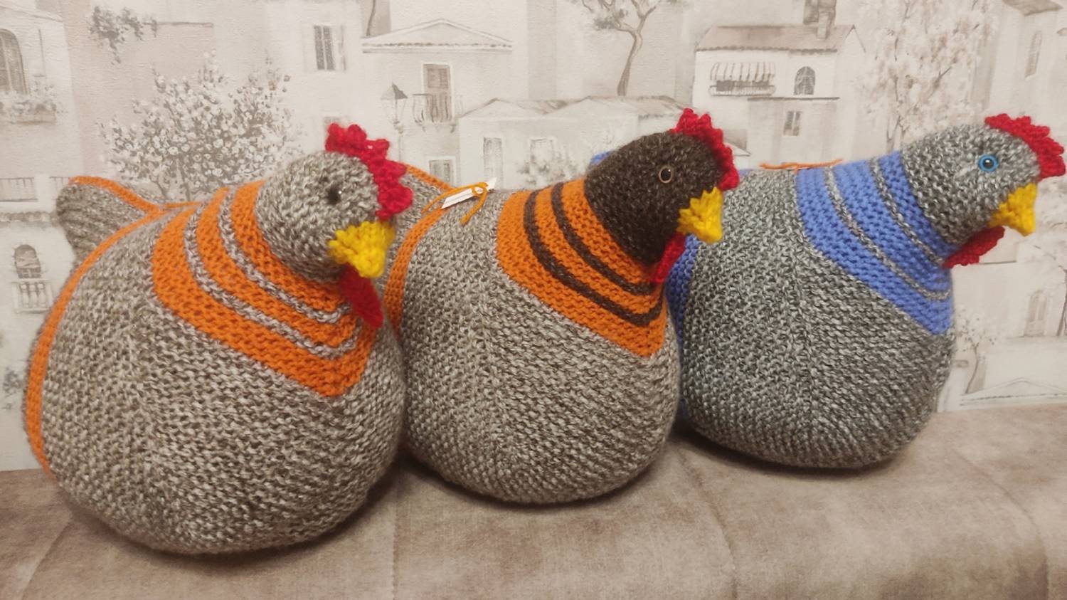 Курочка пасхальная 1 часть The Emotional Support Chicken