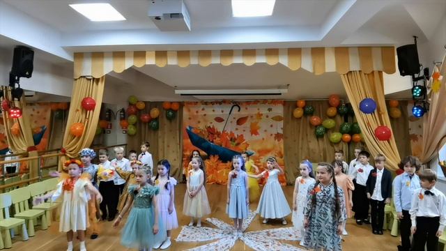 Красивая песня Осеннее эхо на утреннике старшая и подготовительная группа