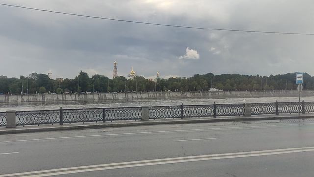 Москва и Москва Река из окна автобуса. Москва 2025 ROADCONTROL159