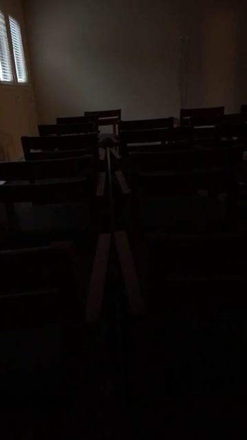Полтергейст двигает стулья