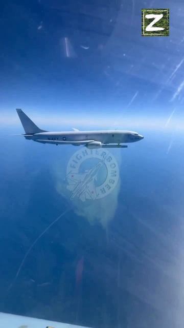 Российский истребитель перехватил самолет ВМС США P-8A Poseidon над Черным морем.