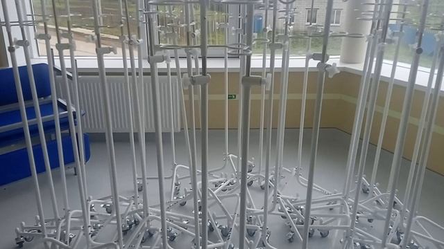 Стойка инфузионная для капельниц трехопорная