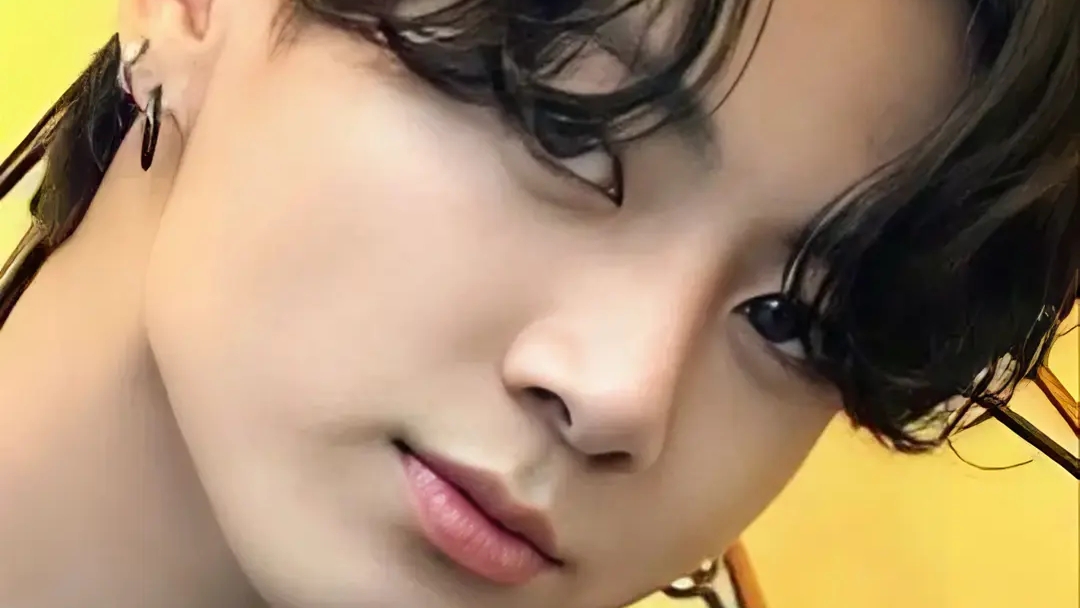 🌟 "Чонгук: Модный показ для Короля K-Pop? 👑✨"