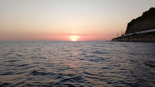 Море ⛵ вечер солнце садится за горизонт
