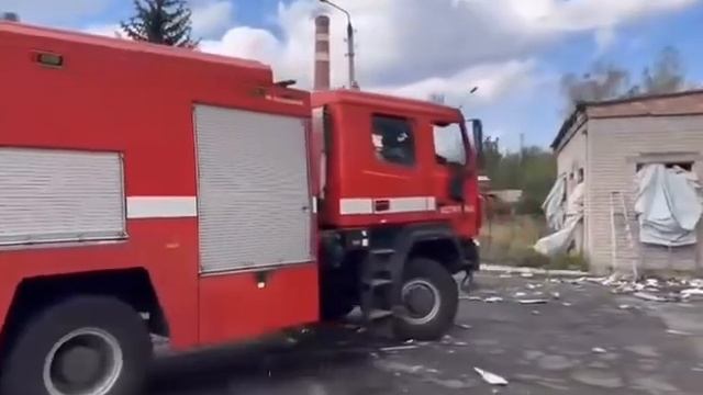 Украинские спасатели покидают Константиновку.