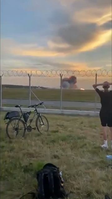 Американский истребитель F-16 упал во время тренировки к авиашоу в Польше.