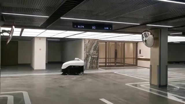 Kokobots S95 универсальный подметально-поломоечный робот. Уборка в торговых центрах и на парковках