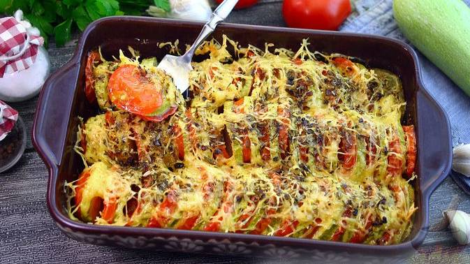 Сочная запеканка. КАБАЧКИ, ЗАПЕЧЕННЫЕ С ПОМИДОРАМИ И СЫРОМ