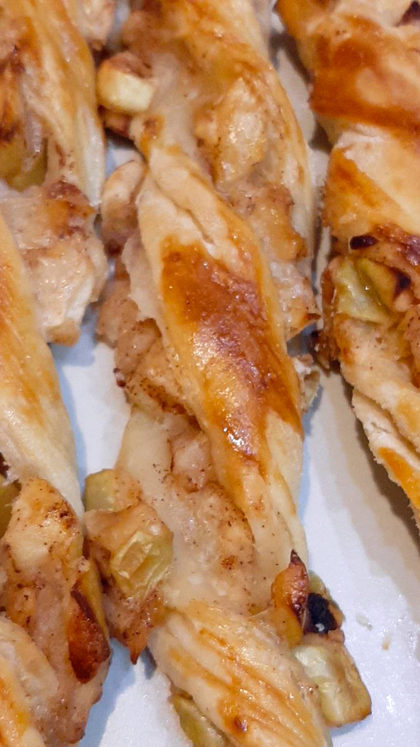 Слоёные косички с яблоком. Дюжина рецептов с яблоками (1).