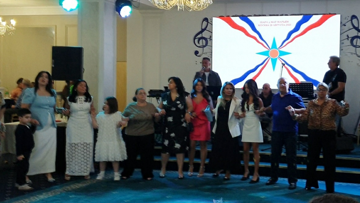 Ассирийцы 🔵⚪🔴 Духрана д Март Марьям в Москве 🎊🙌🙏🏼