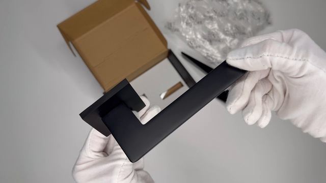 Ручка на раздельном тонком основании VETTORE R21.051 MBP(Черный Матовый)